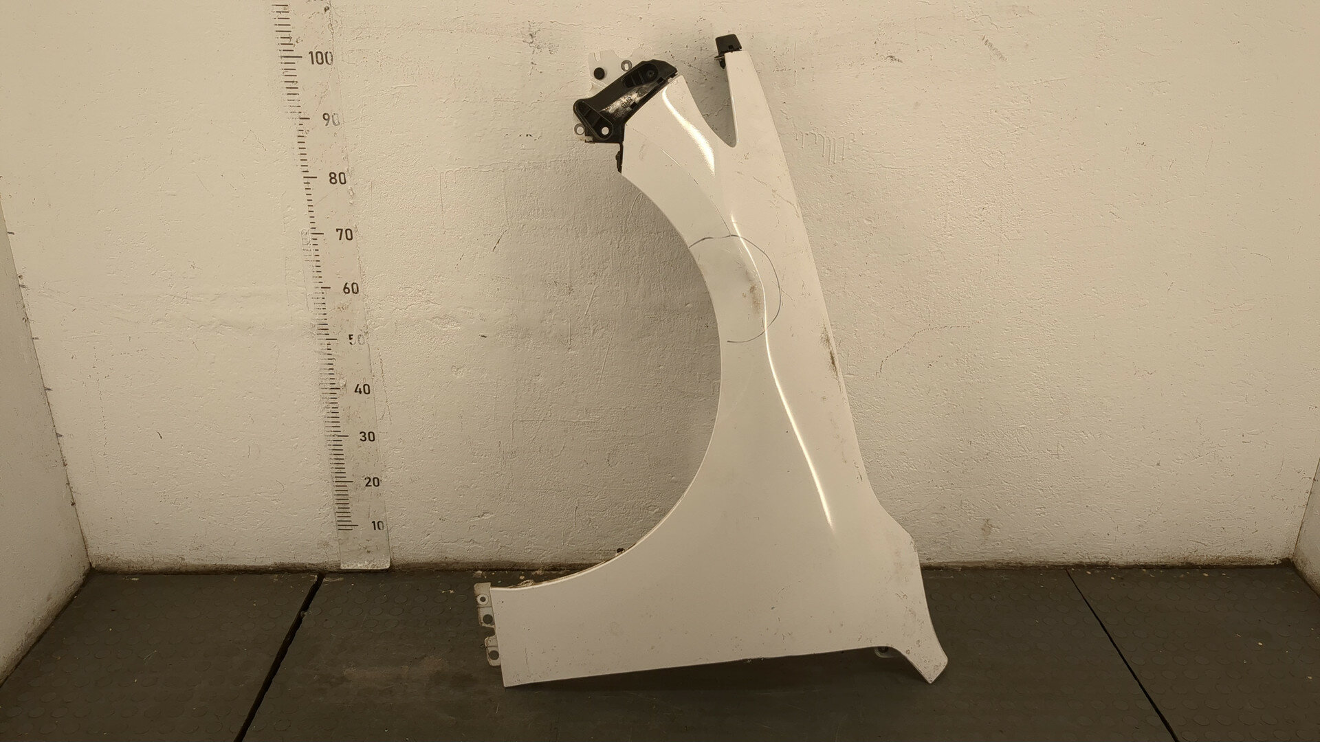 Крыло левое переднее Mazda 3 (BP) Б/У