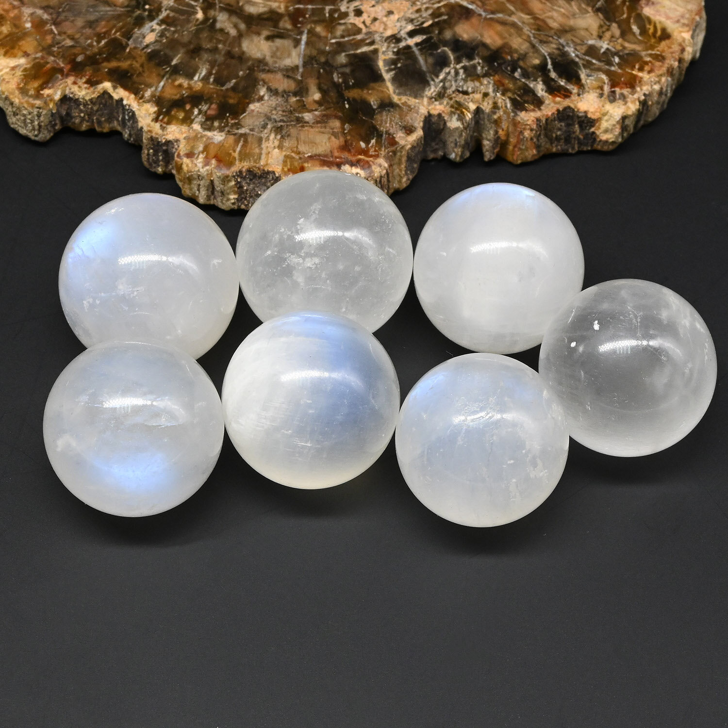 Шар из лунного камня, (адуляр) диаметр 25-26мм .