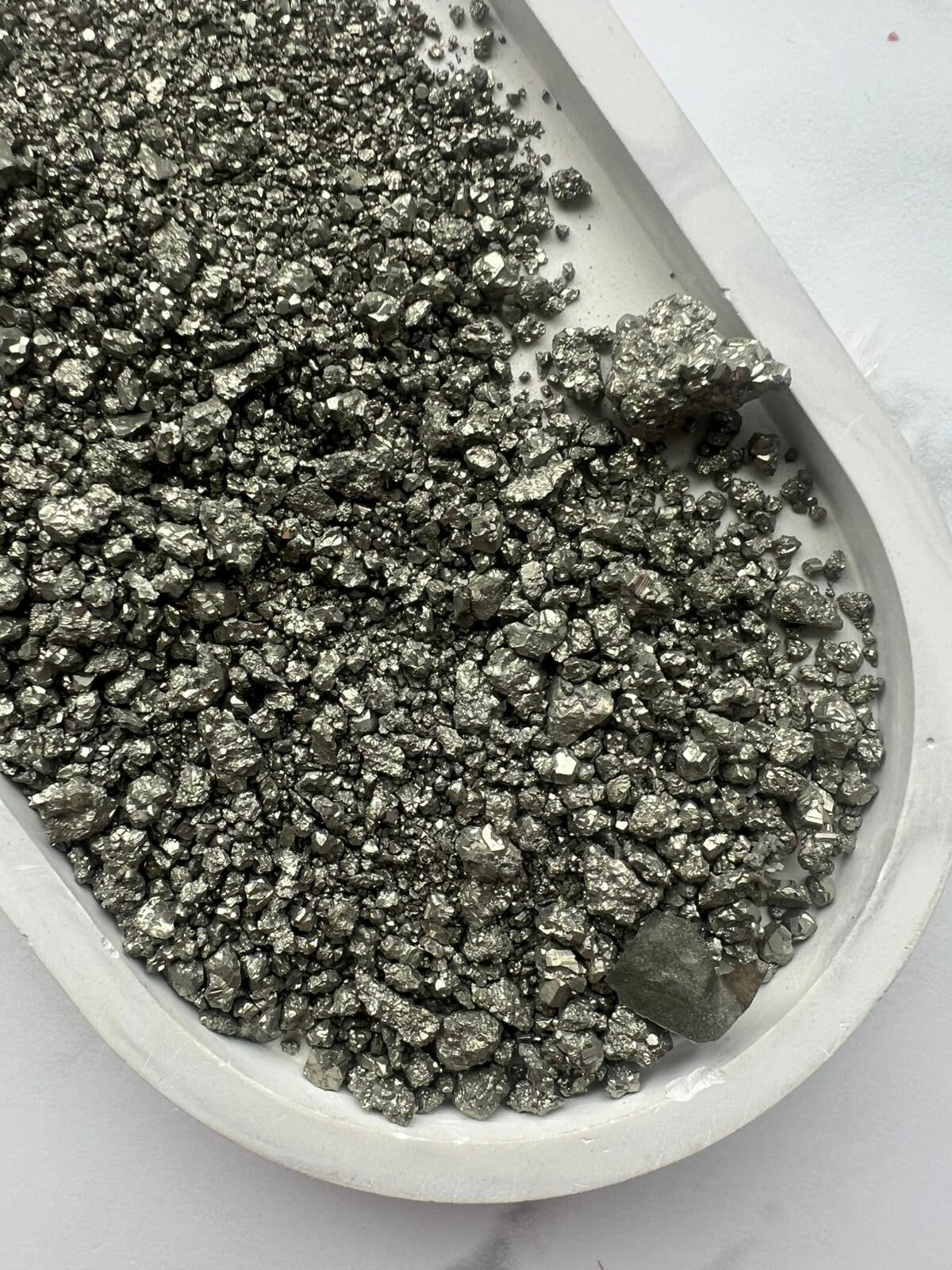 Галтовка натуральный камень Пирит, фракция 2х4 мм. Упаковка 100 гр.