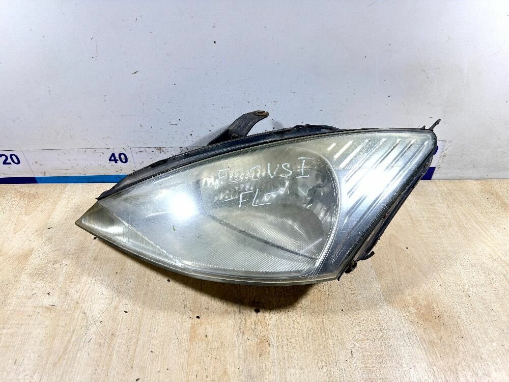 Фара левая Ford Focus I 1152094