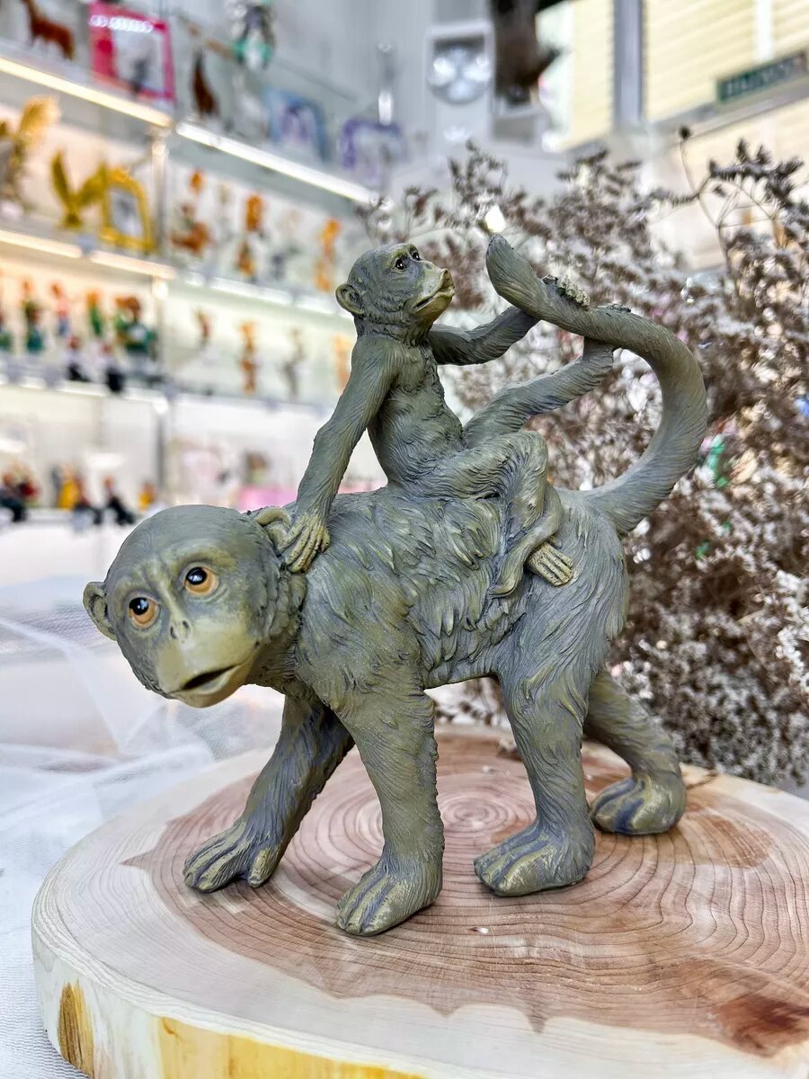 Декоративная фигурка "Обезьянки: мама с малышом" 17 см