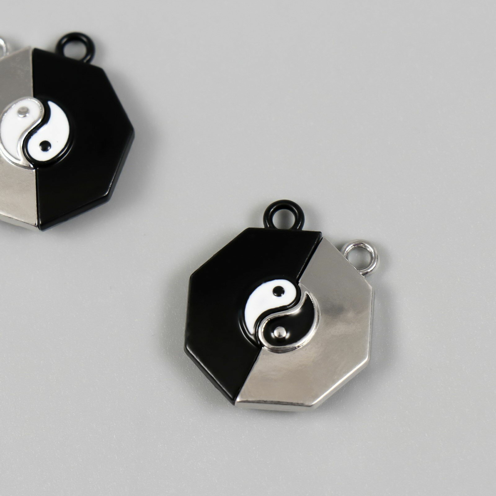 Замок магнитный металл "Инь-ян", чёрный и серебристый, 2x2.2x0.5 см,