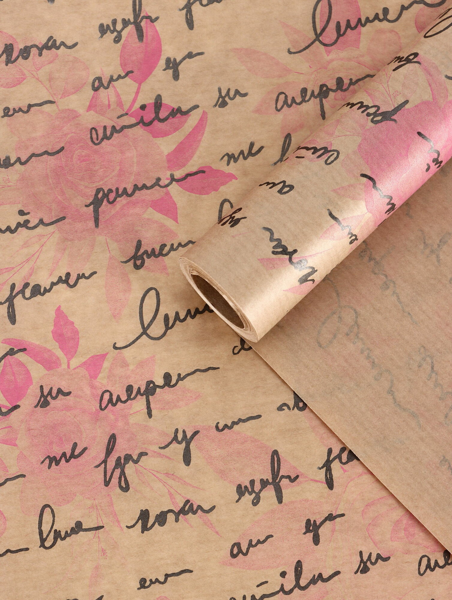Бумага упаковочная крафт "Розы письмо", розовый/графит, 0.72x10+-5% м, 40 г