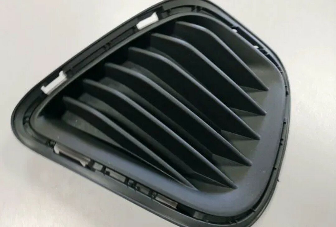 Решетка переднего бампера правая Changna Eado Plus c211f2713011301