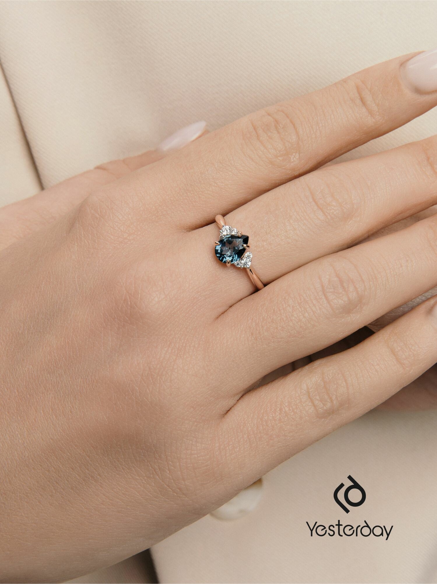 Кольцо, красное золото, 585 проба, Лондон топаз, фианит