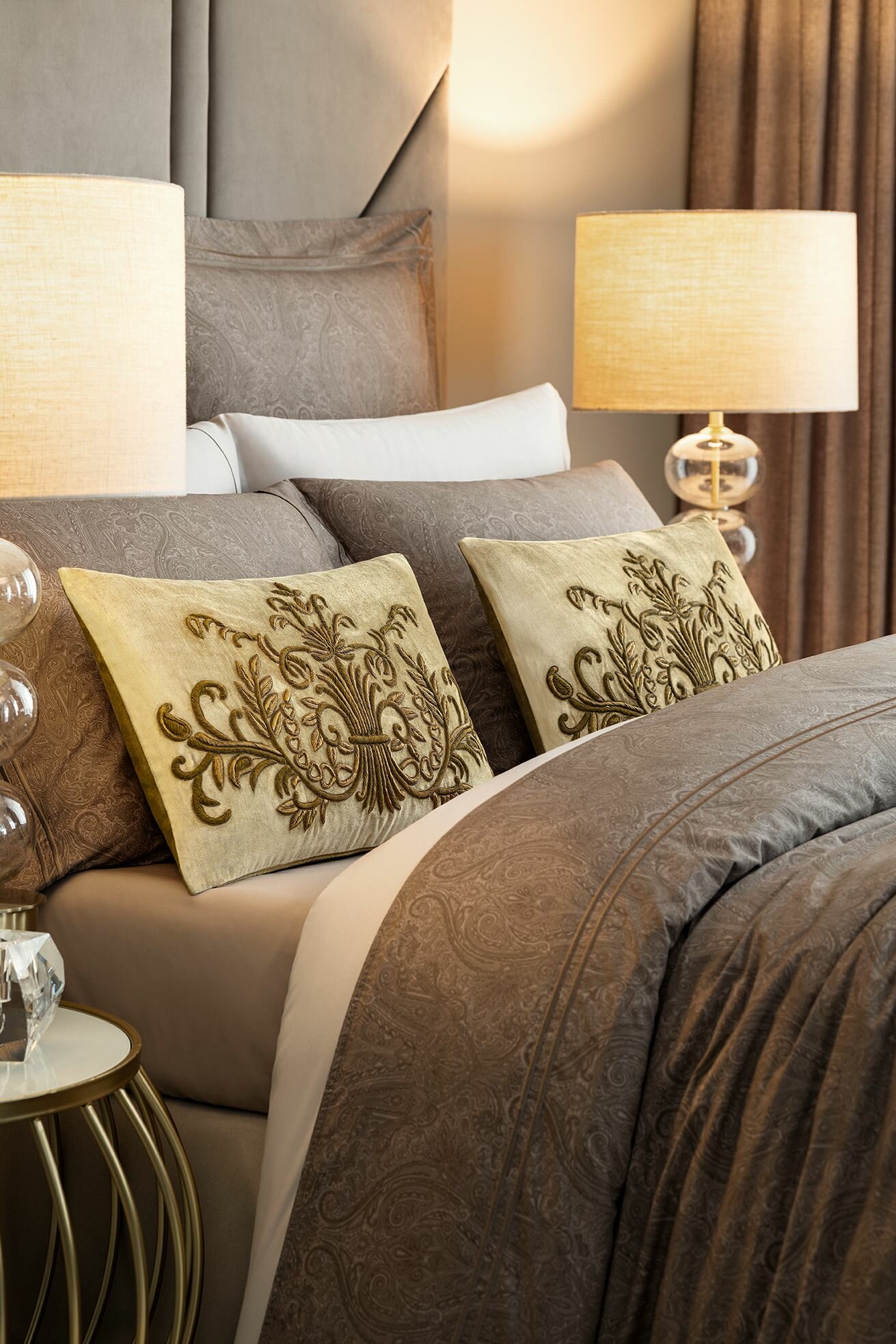 Декоративная подушка Togas "Сейду", бархат, вышивка, 35x55 см