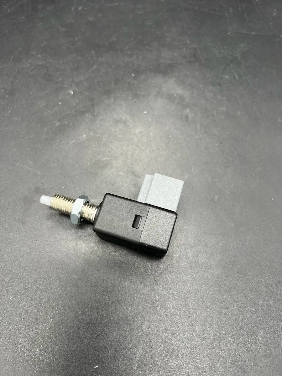 Концевик педали тормоза Новое Hyundai/Kia