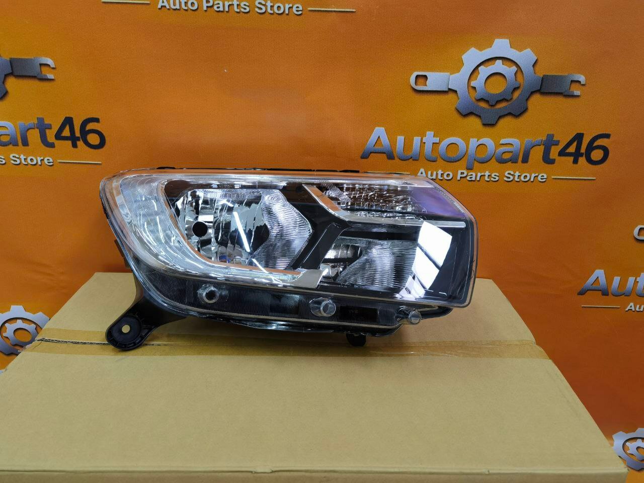 Фара правая Рено Логан 2 18- Renault Logan 2 18- tyc отличное качество с цоколем поворотника