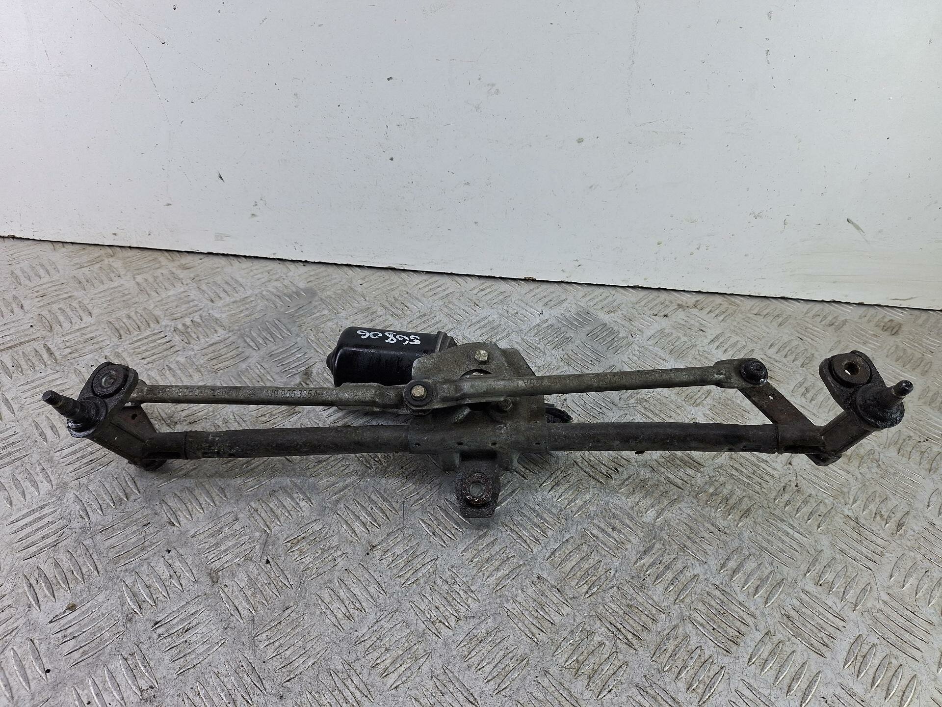 Трапеция стеклоочистителя Volkswagen Golf 4 2001 1J1955113C