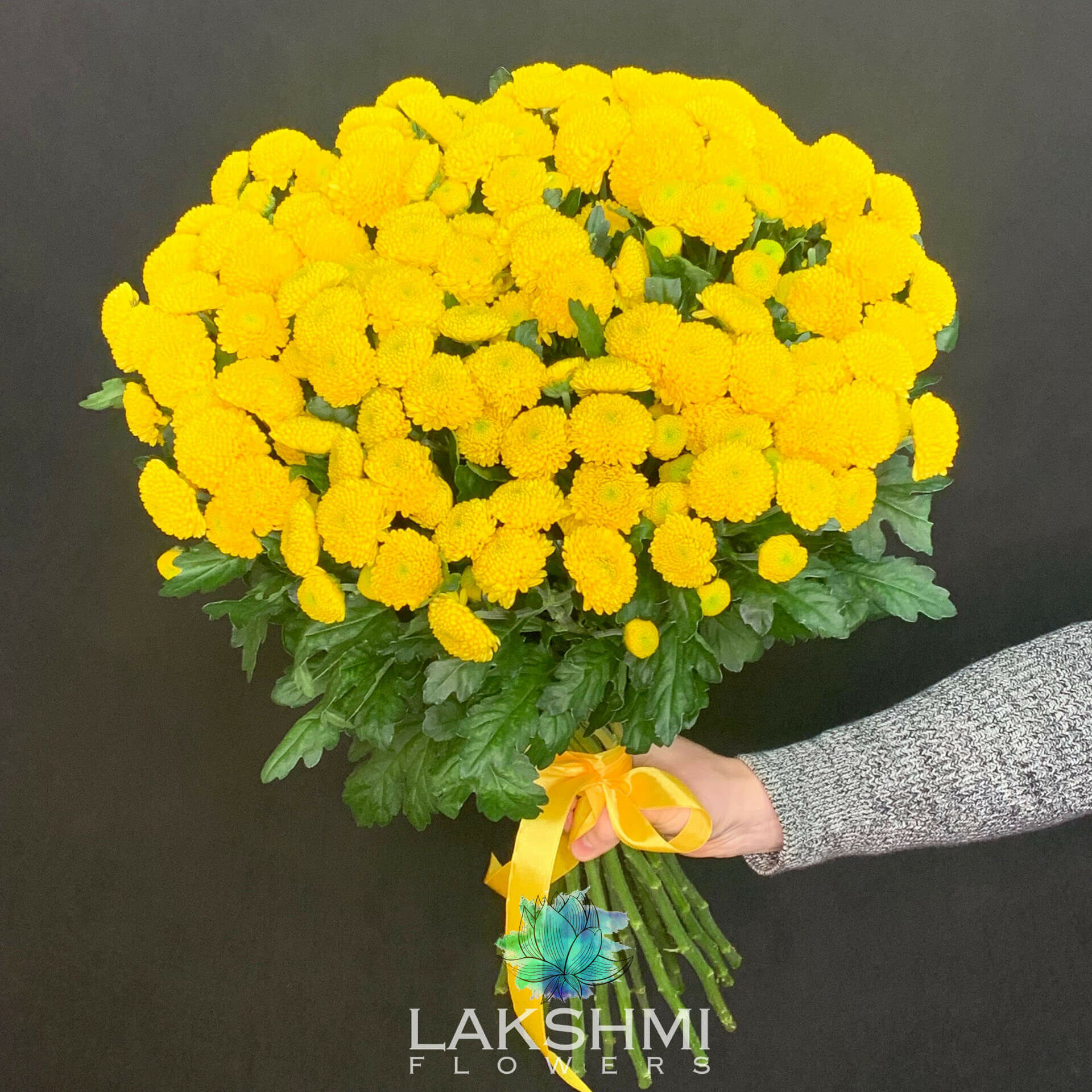 Букет из 25 желтых кустовых хризантем под ленту / Кустовые хризантемы