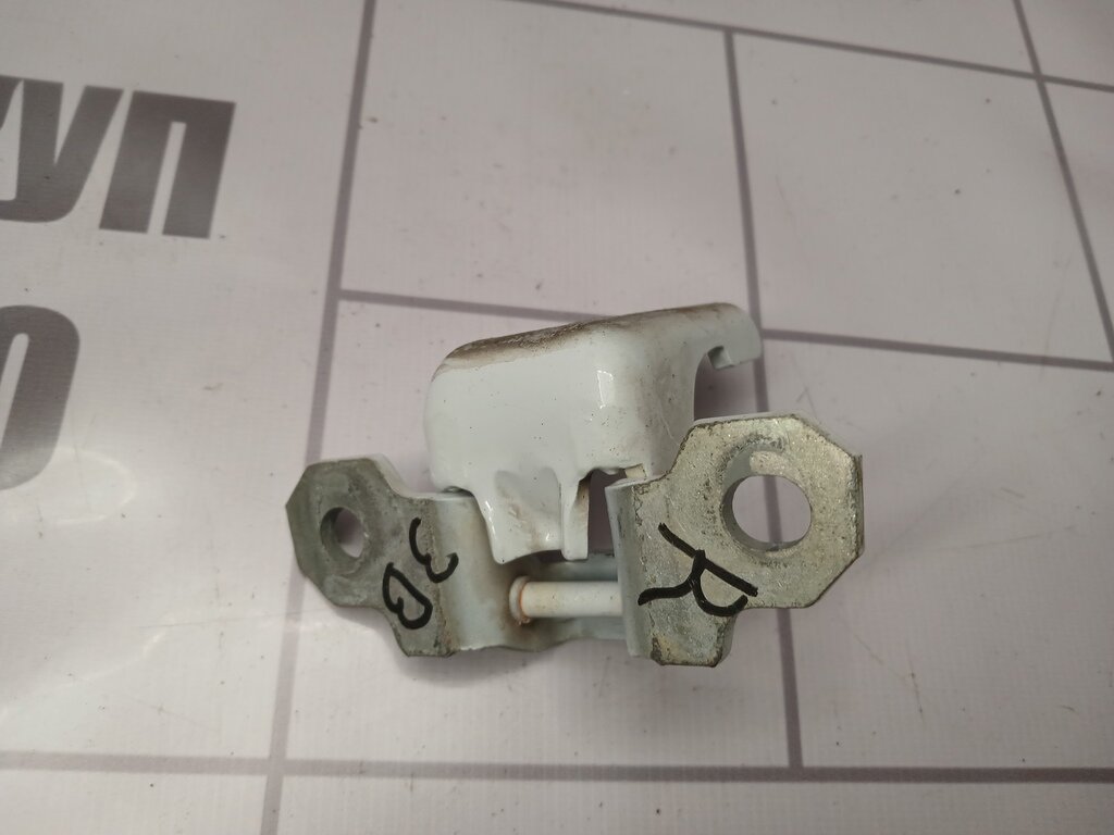 Петля двери задней правой верхняя Renault Megane 3 09-16
