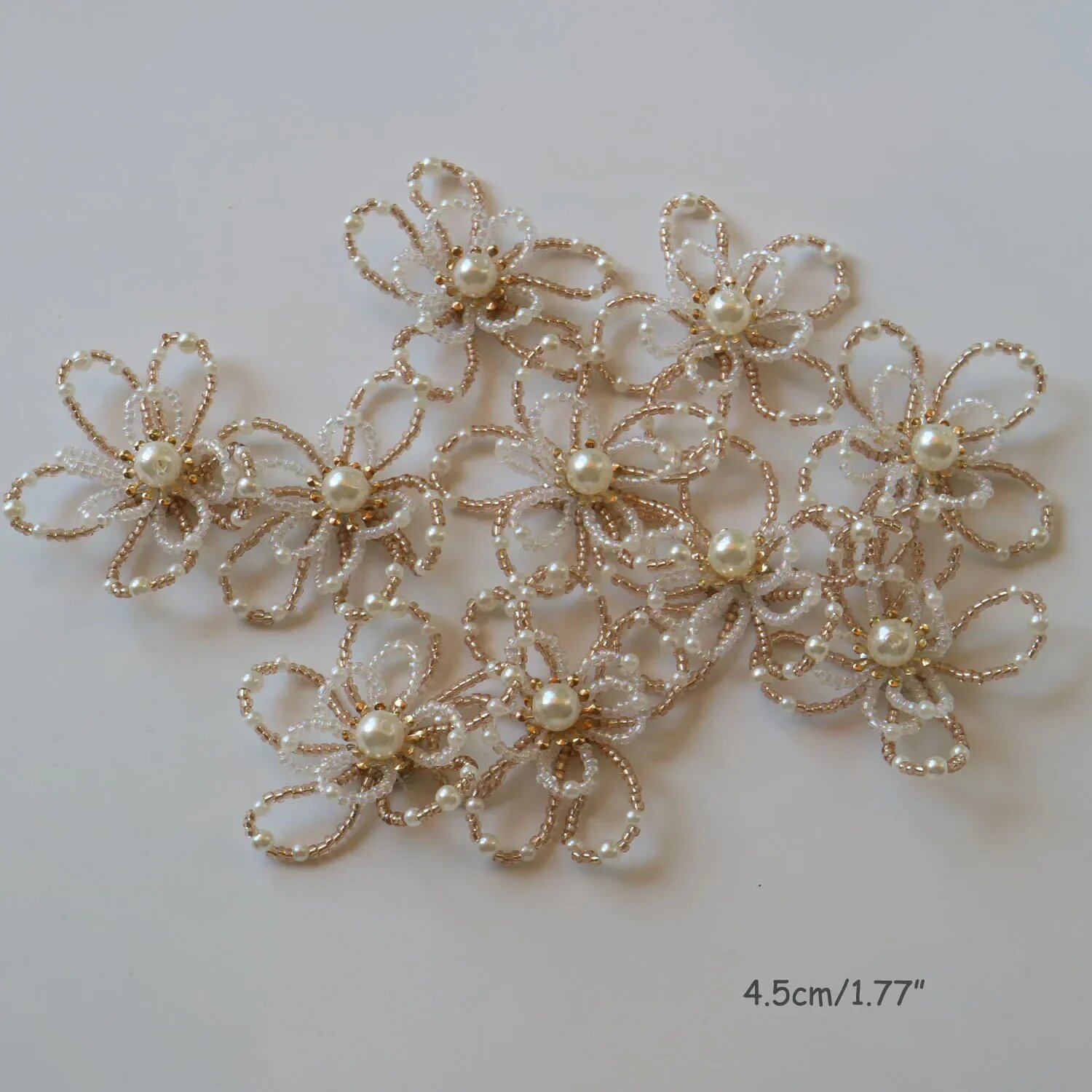 Нашивки жемчужные цветы с бисером OKNOW 10 шт. champagne