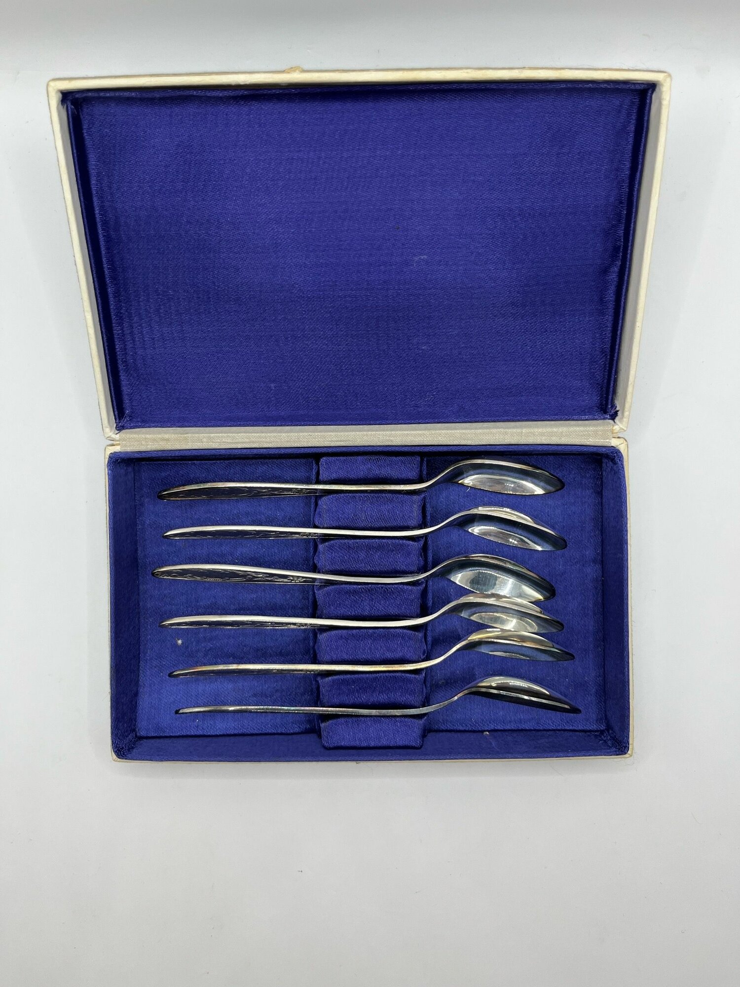 Набор чайных ложек "Пламя" В коробке. Мельхиор. СССР. Кольчугино. Длина: 14 см. Состояние! Патина.