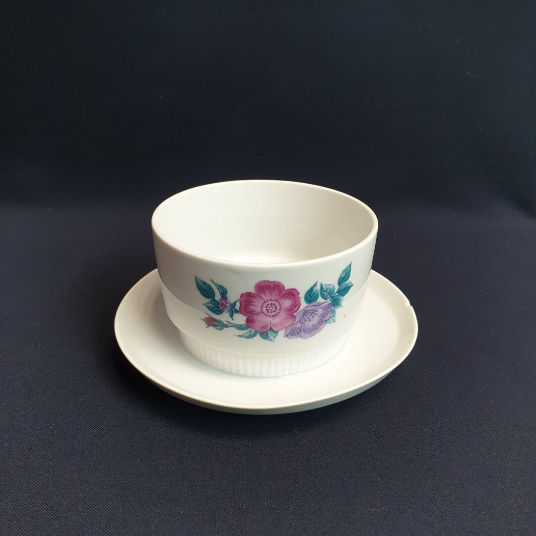 Масленка, ГДР, фарфор, деколь, есть скол, 400 мл. Винтаж.