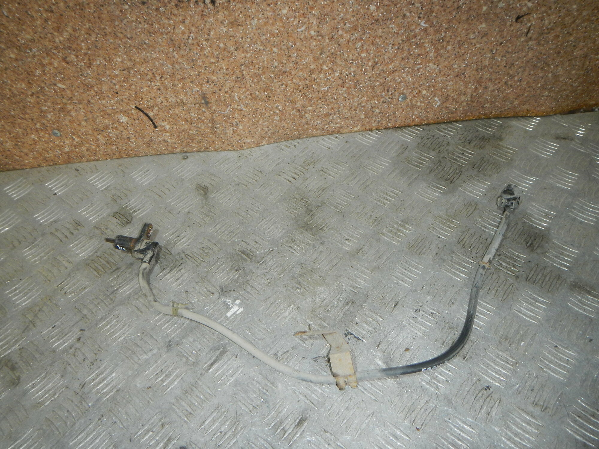 Б/У Датчик ABS задний, Mitsubishi (Митсубиси)-LANCER 9 (CS) (03-06) MITSUBISHI LANCER 9 (CS) (03-06) Правый. Без видимых ...