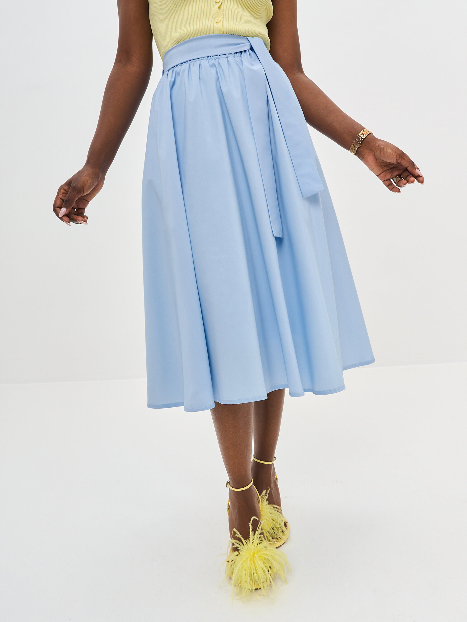 Юбка миди в складку на резинке голубая с подкладом, карманами и поясом