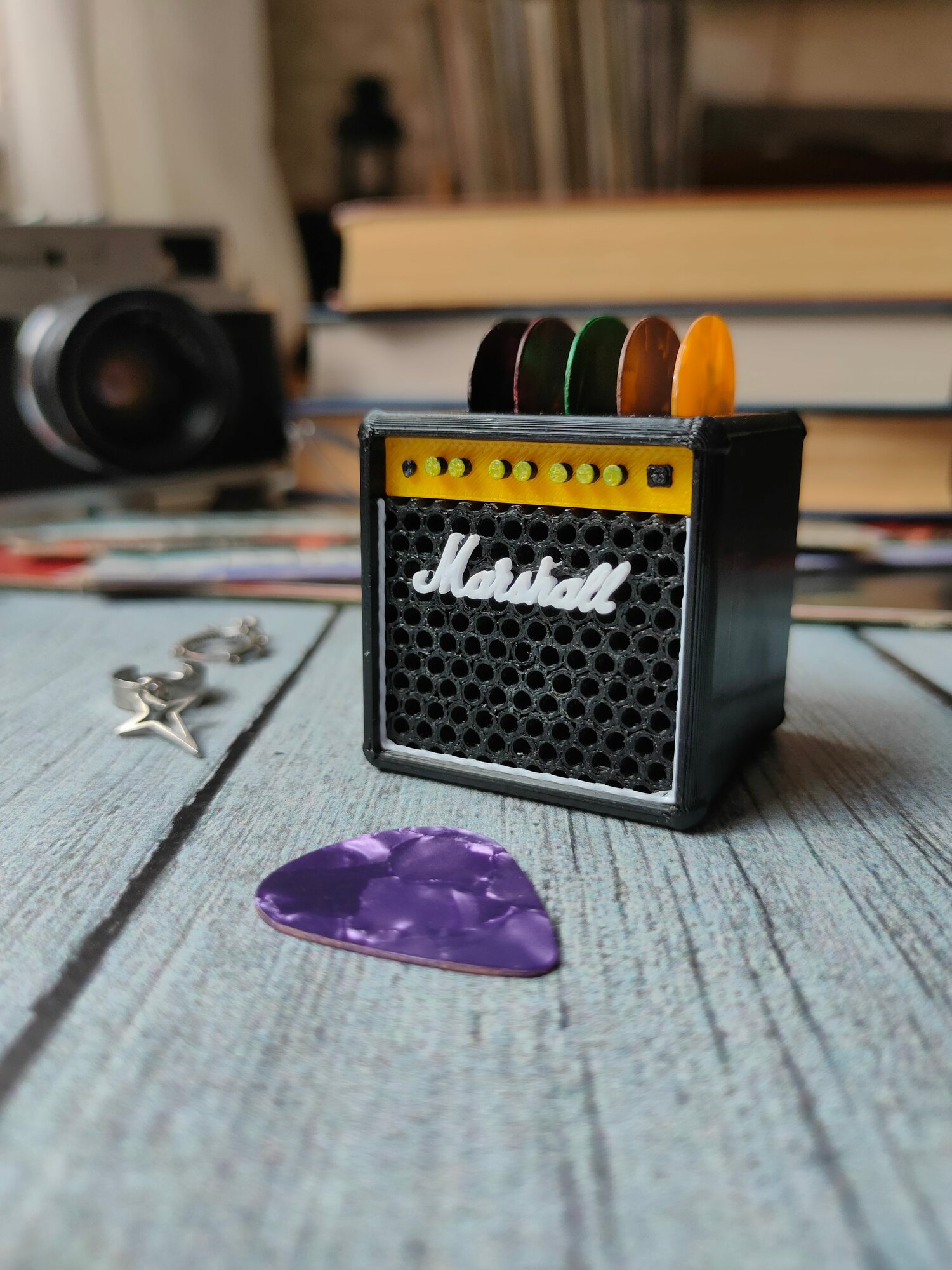 Подставка для медиаторов гитары колонка комбик