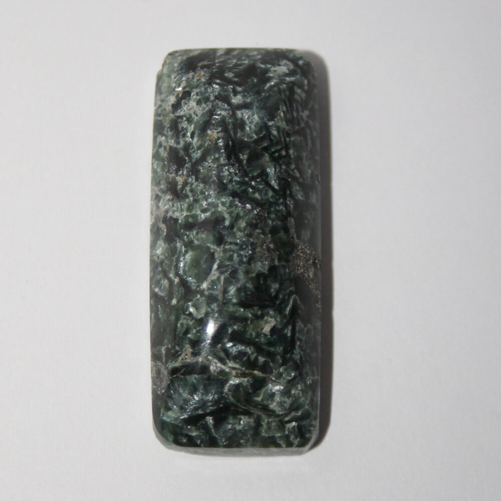 Клинохлор Серафинит кабошон, 41х17х4 мм, Сибирь, "True Stones"