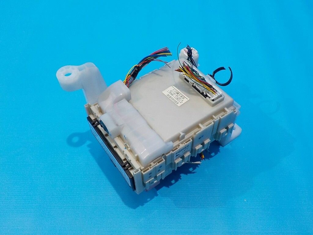 Блок предохранителей салона TOYOTA Avensis 3 (T270) 2009-2018 8273005150 - Б/У