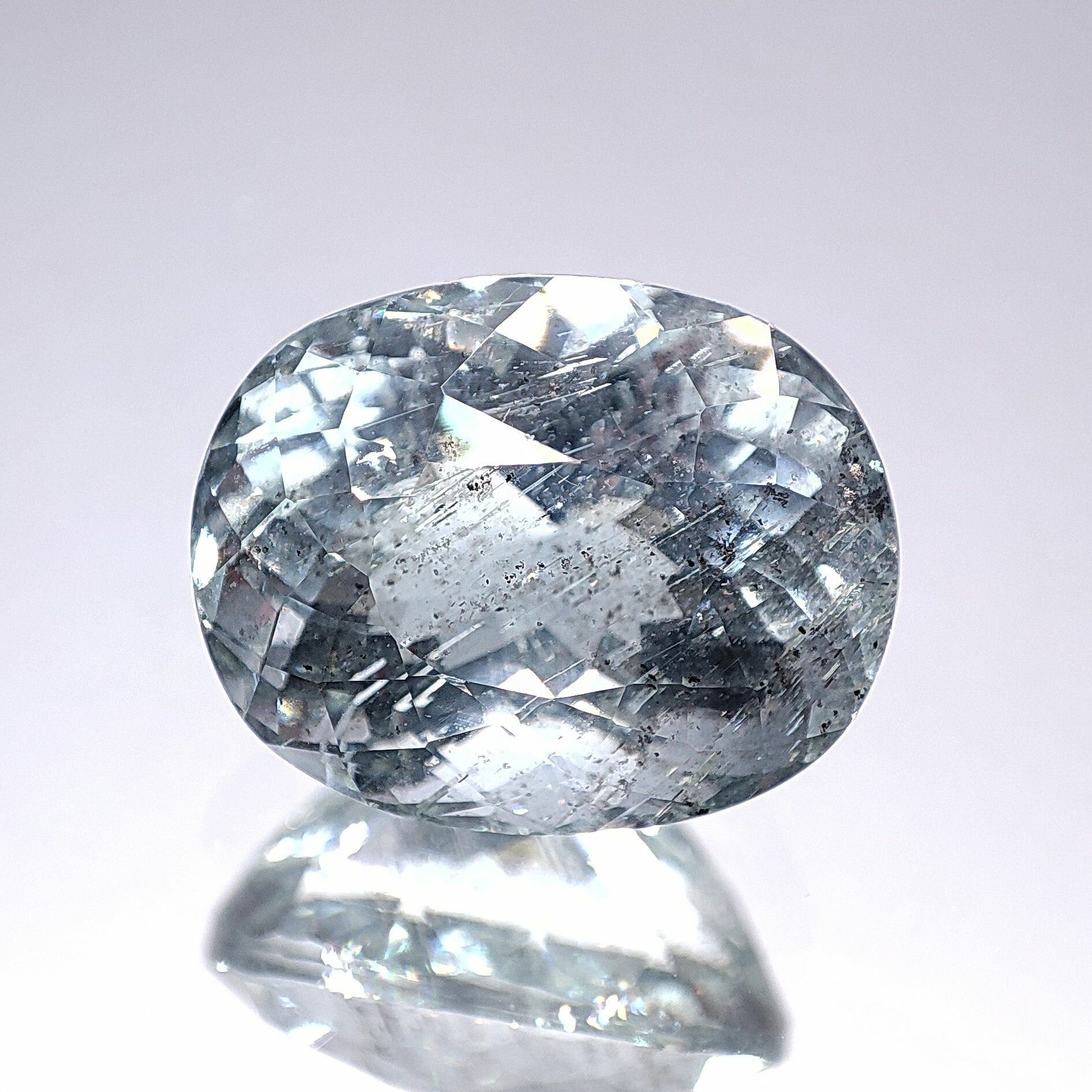 Аквамарин 9.51 ct. овал. Бразилия. + геммологическое заключение