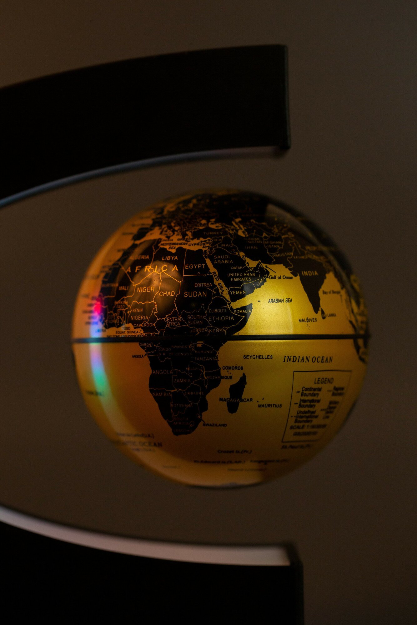 Парящий глобус с RGB-подсветкой (золотой) (D - 9см)