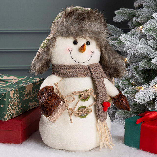 Новогодняя фигура Снеговик Брайан в ушанке 33 см, Winter Deco, 1000350-1