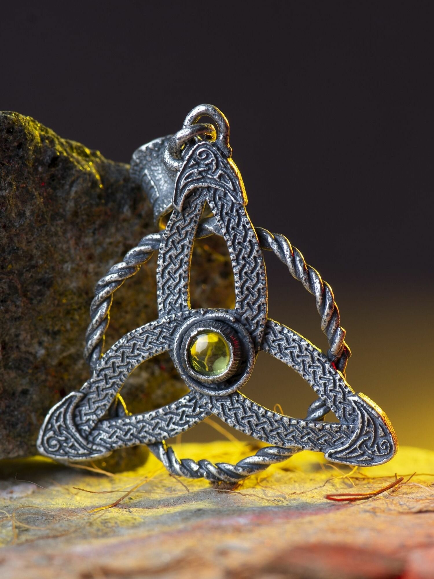 Подвеска, серебро, 925 проба, чернение, хризолит