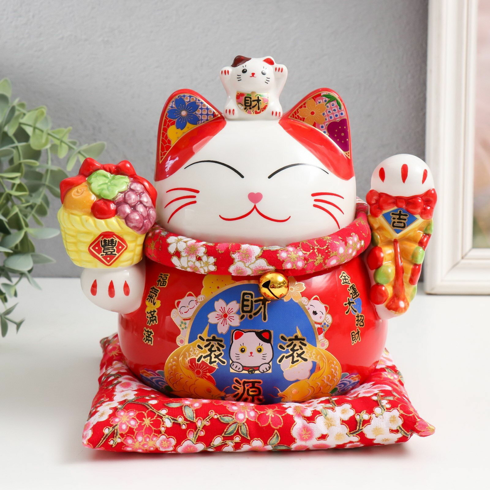 Копилка для денег "Кот Манэки-нэко для благополучия и изобилия", керамика, красный, 14x20x20.5 см