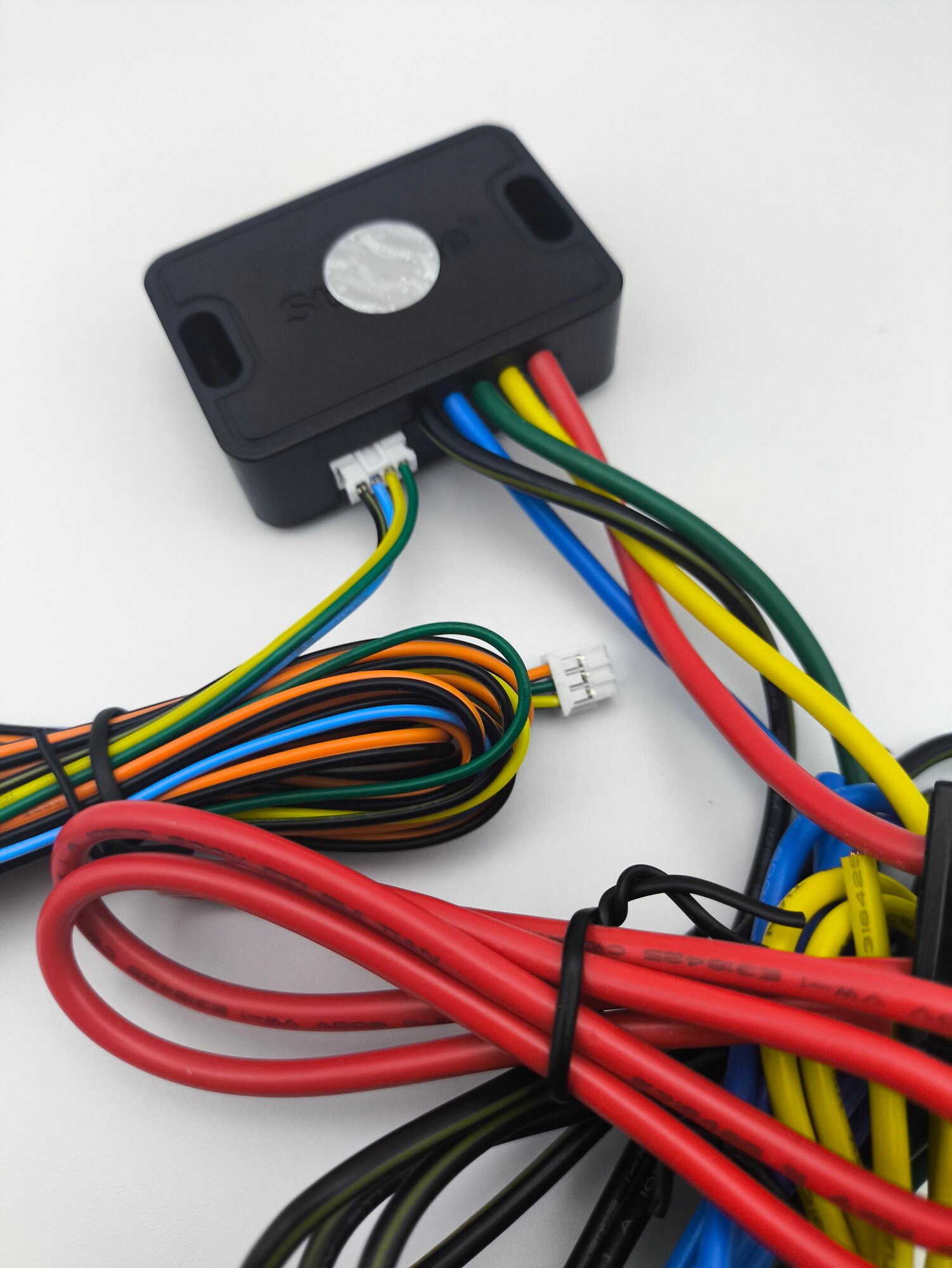 Модуль запуска подходит для автосигнализации старлайн 3 поколения с проводом для подтверждения к блоку управления