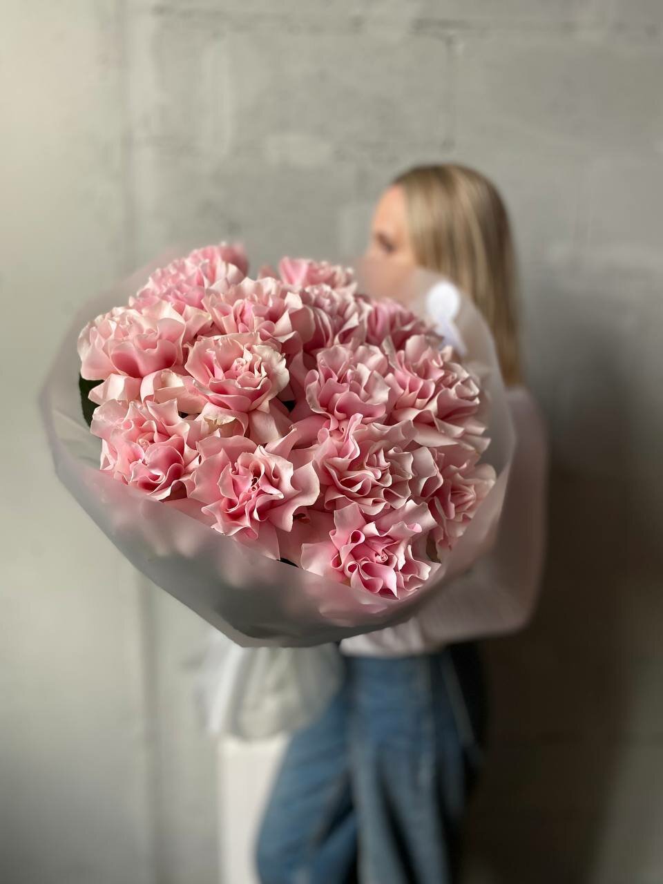 Букет из 15 пышных розовых французских роз, розовый, девушке, жене, подруге, маме, день рождения, праздник, без повода