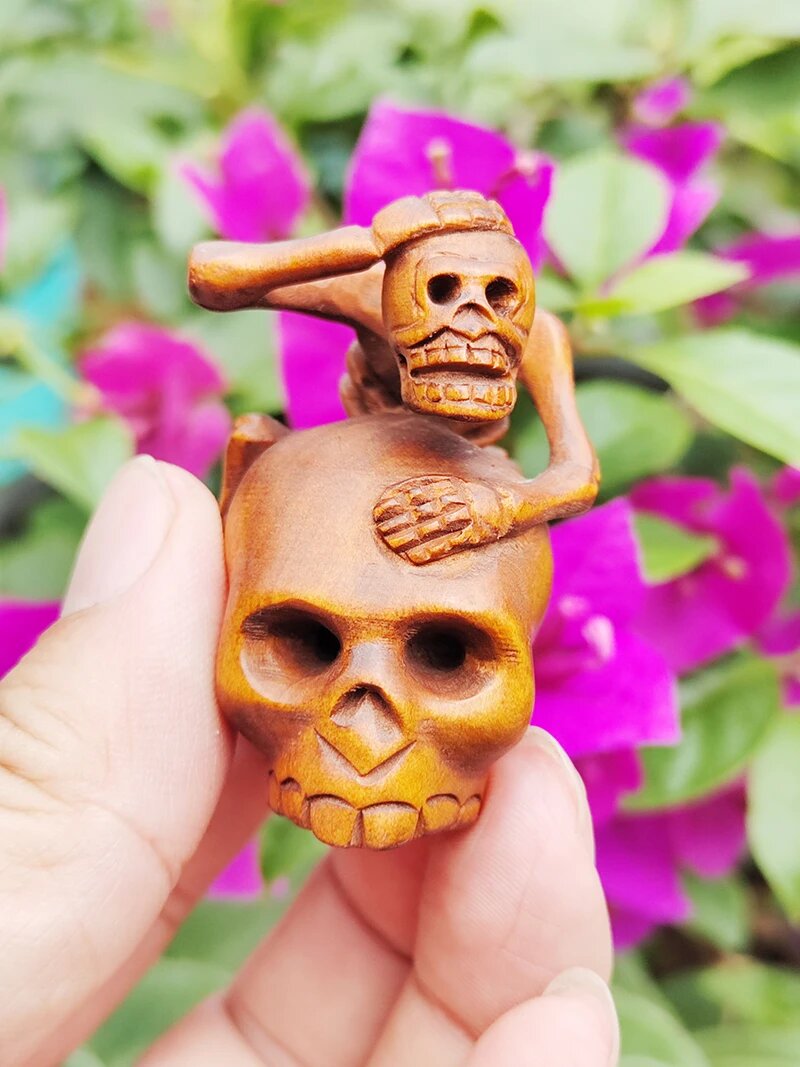 Резьба из самшита "Скелет и череп"