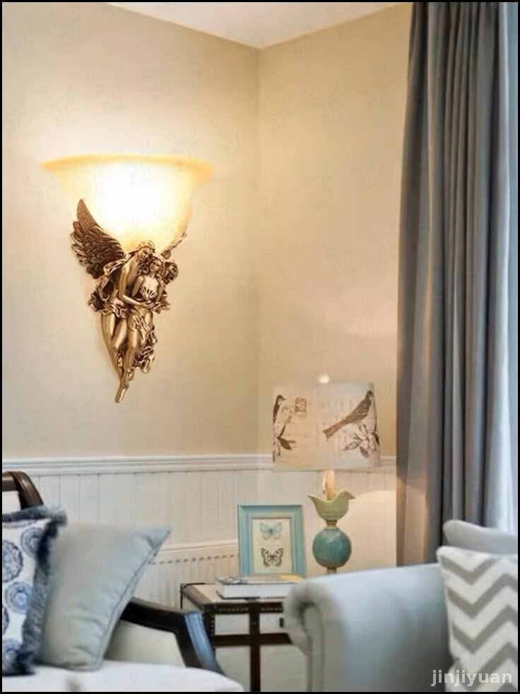 Эксклюзивный настенный светильник в образе ангела, выполненный в стиле европейской классики методом ручной работы из матового стекла и смолы, комплектуется лампой 12W E27