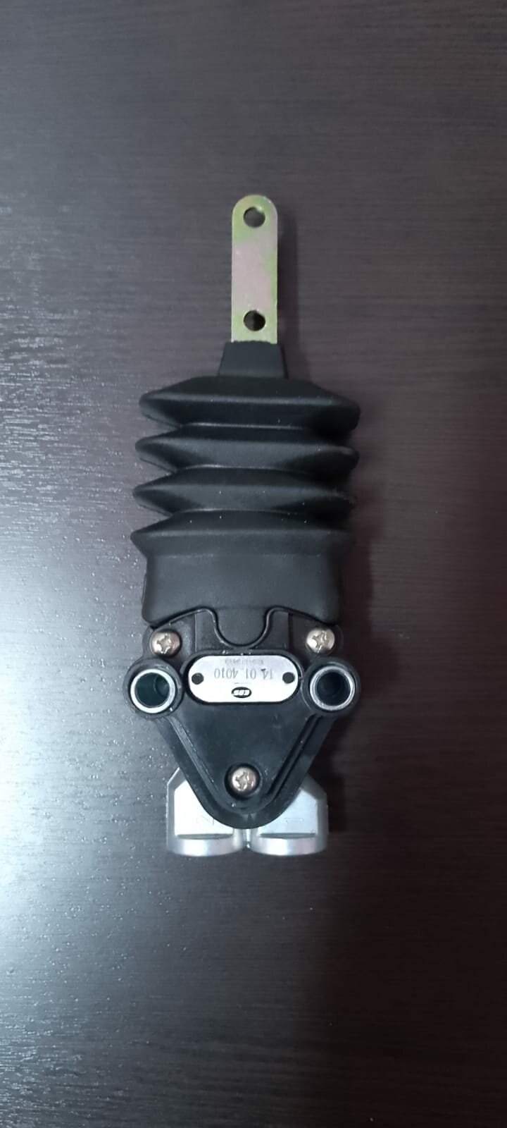 Кран уровня пола кабины для автомобилей МАЗ, Scania, металл, пластик