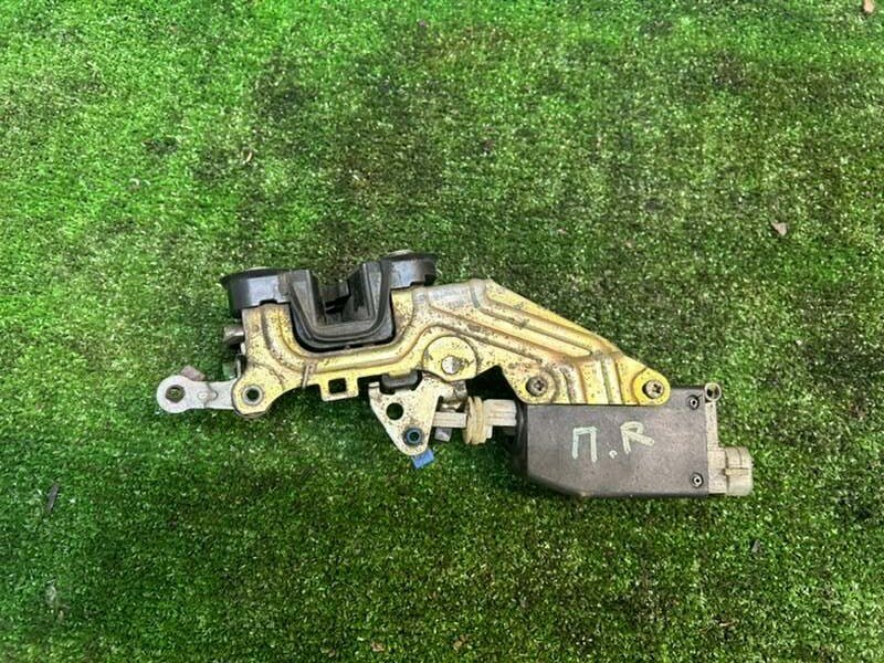 Замок двери передний правый Opel Omega b универсал 90494854