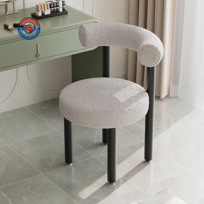 Универсальный стул для дома, мягкое кресло с плюшевой обивкой и прочными металлическими ножками, компактный дизайнерский стул для гостиной, спальни, кухни и офиса, удобное сиденье на каждый день
