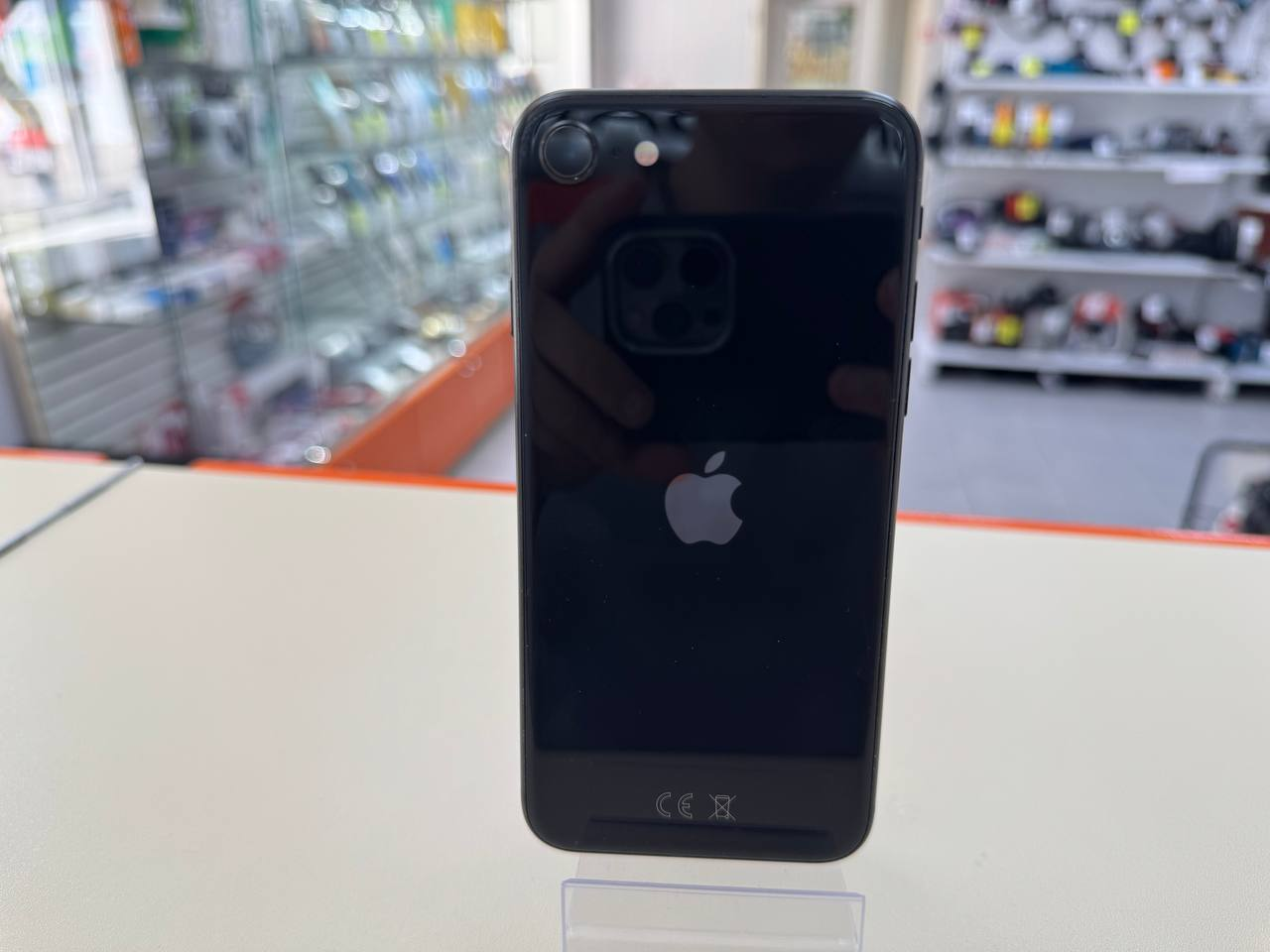 Смартфон Apple iPhone SE (2020) 64GB Black, Б/У, уценка