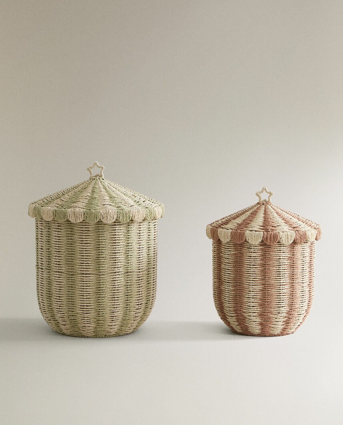 Эксклюзивная модель плетеной корзины ZARA HOME 2614/049 в многоцветном исполнении представлена с уникальными габаритами 32 на 37 на 32 сантиметра