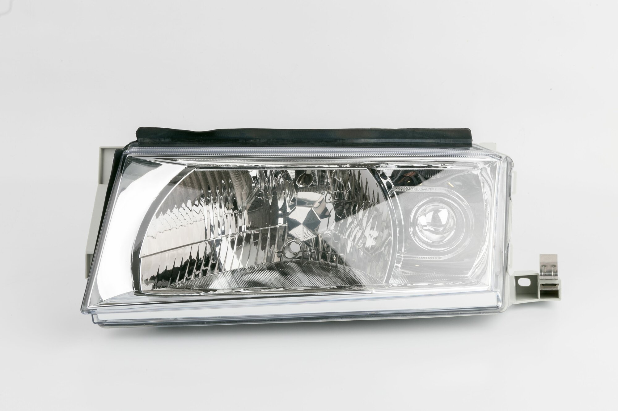 Фара левая для Шкода Октавия 2001-2004, oem 1U1941015E арт 6651106LLDEM
