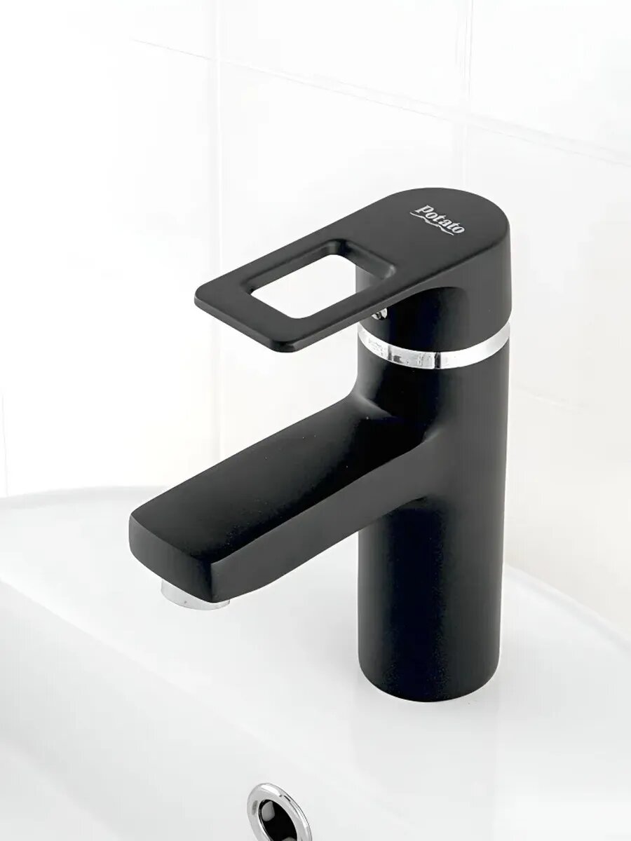 Смеситель для раковины в ванную с монолитным изливом