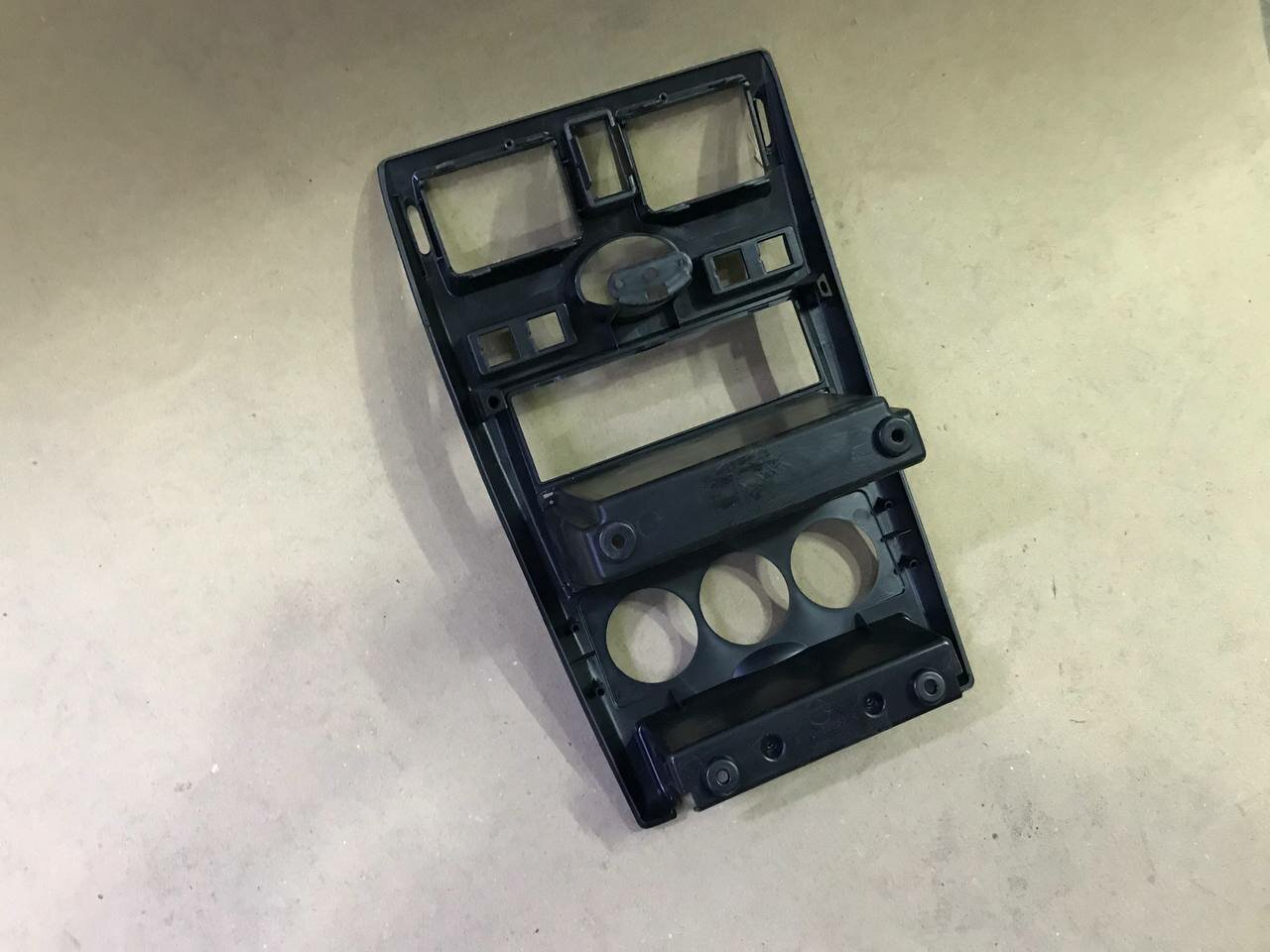 Центральная накладка консоли панели приборов Лада Приора 2170-2172