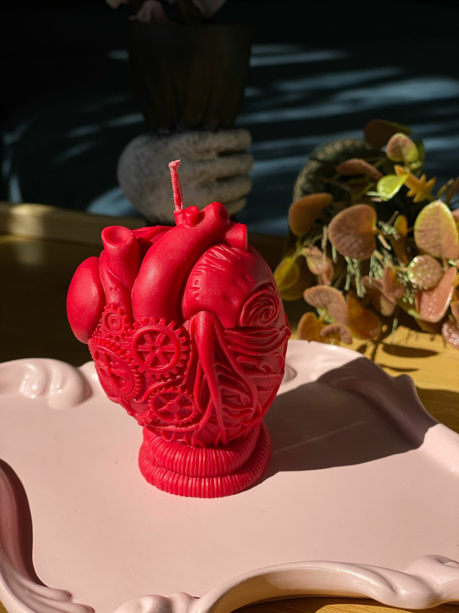 Свеча "Сердце", соевый воск, ручная работа, аромат пряный мед, бобы тонка, красная