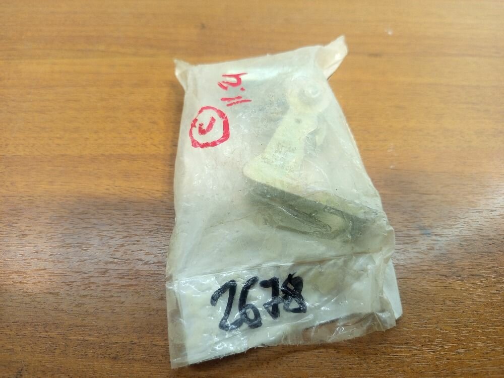 Петли дверей VW Polo/ Tiguan /Skoda 7NO831402A