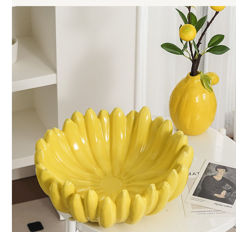 Эксклюзивная керамическая фруктовница MyPads Y542462 в дизайне банана желтого цвета, стильно дополнит минималистичный интерьер и станет превосходным презентом на новоселье