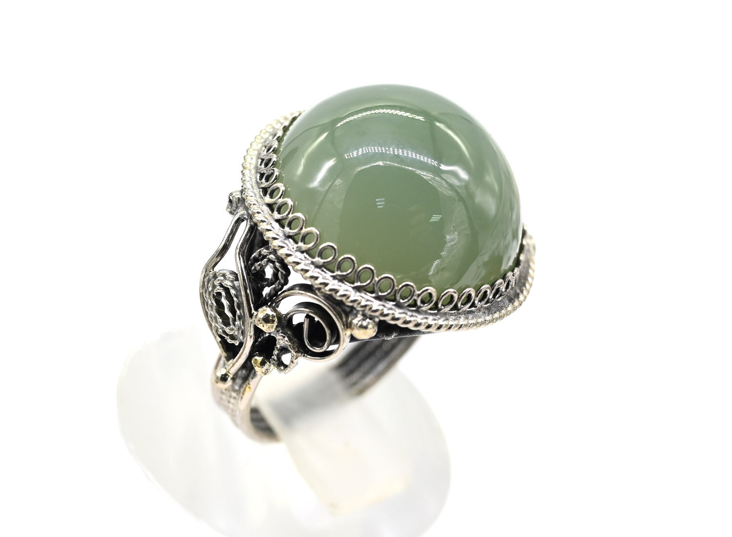 Кольцо, нефрит