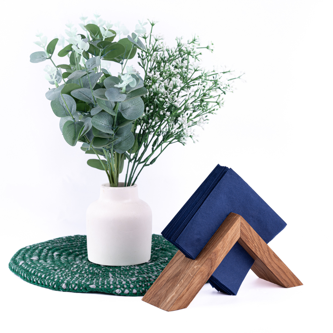 Настольная деревянная салфетница из натурального дуба обработана минеральным маслом.