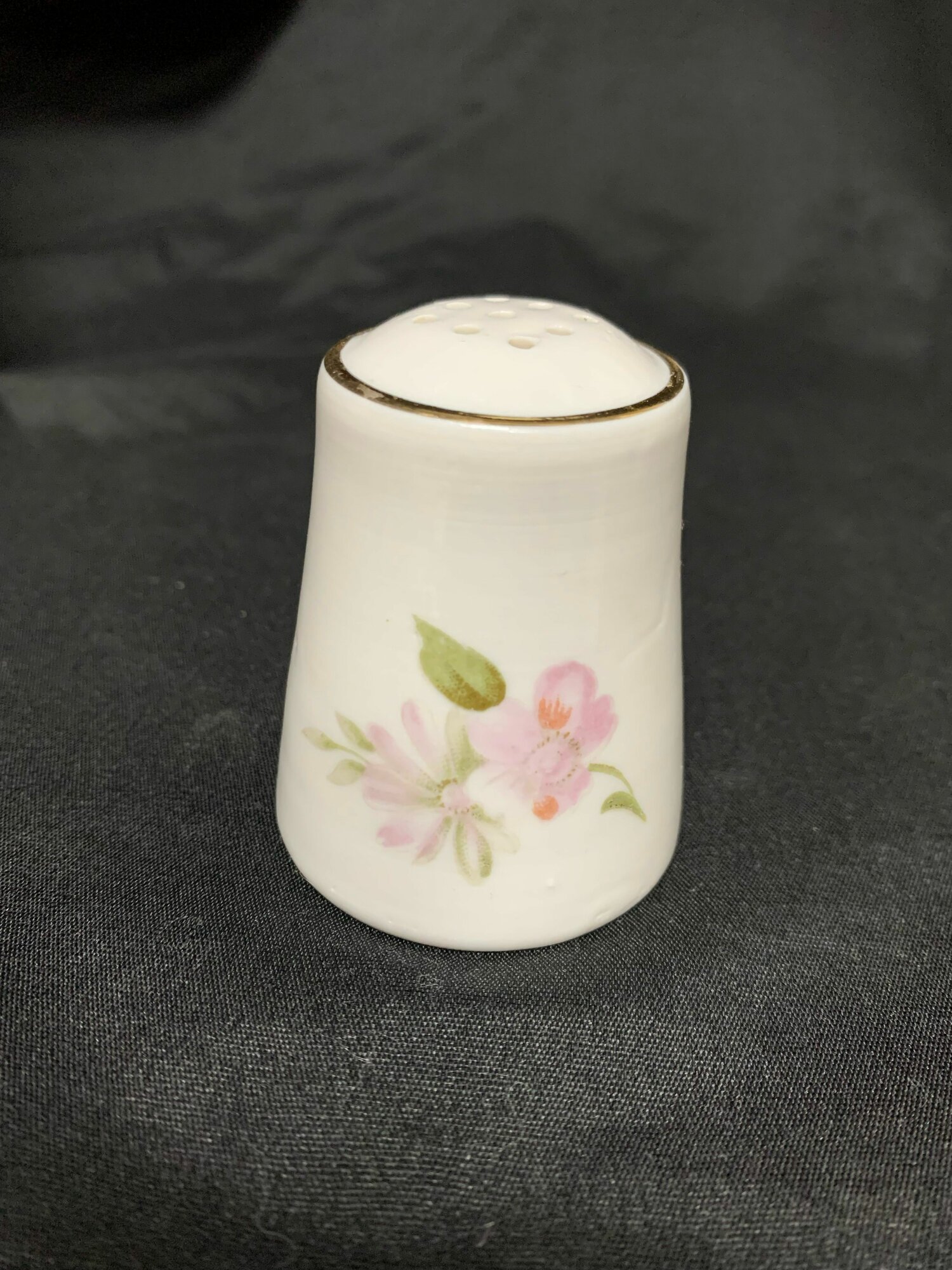 Фарфоровая солонка Розовая космея Дулево