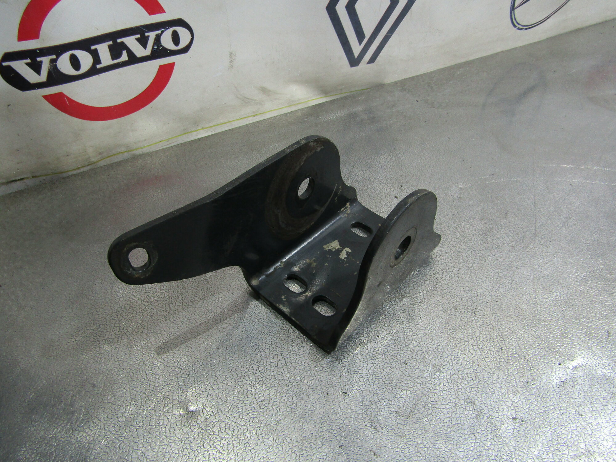 Кронштейн торсиона кабины правый MAN TGA, TGX, TGS