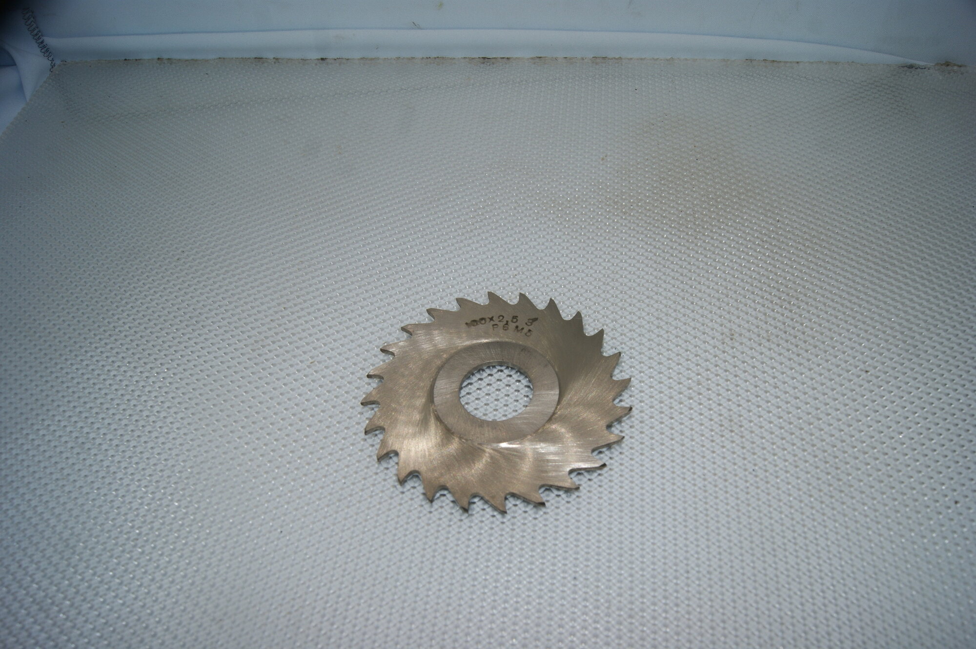 Фреза отрезная дисковая по металлу 100х2.5х27мм. z 24 Р6М5 СССР с фаской