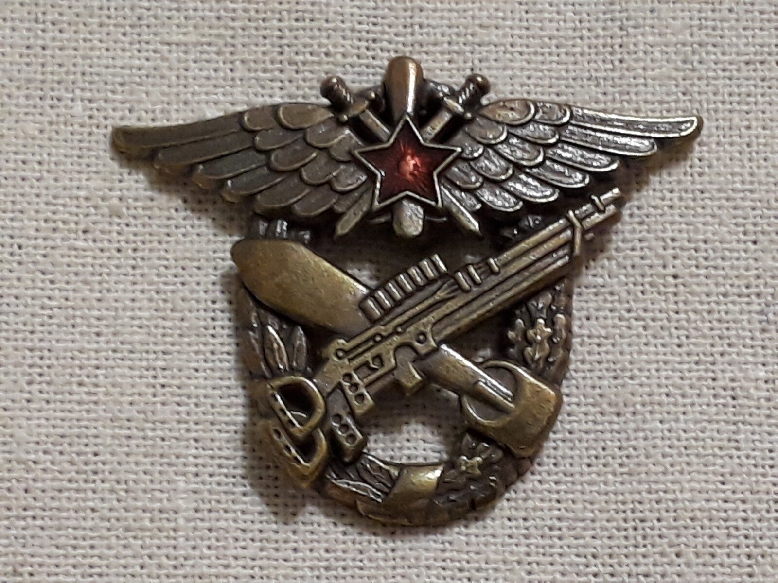 Тяжелый знак для окончивших Военную школу морских летчиков в г. Ейск