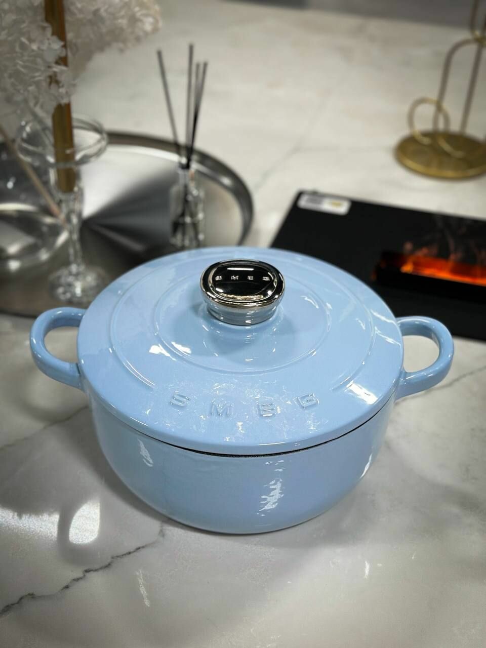 Кастрюля Smeg, чугунная, голубой, с антипригарным покрытием, 4.2 л